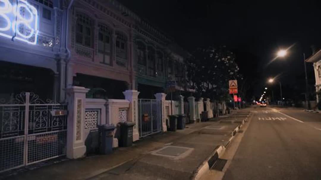 华为Mate20系列在新加坡的广告《华为以方形图标点亮新加坡建筑,...