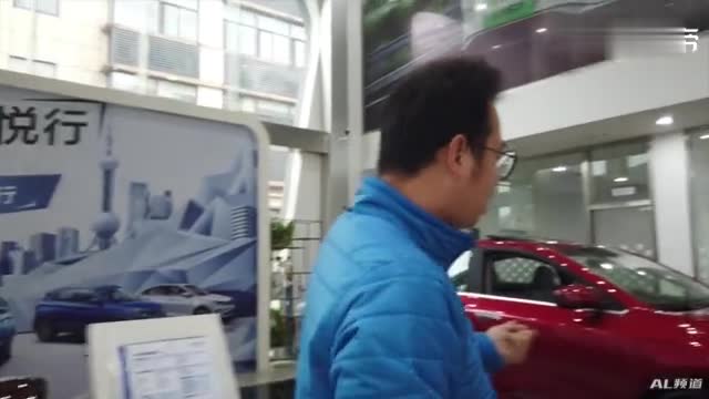 为什么有的车雨刮器竖不起来?难道是设计缺陷