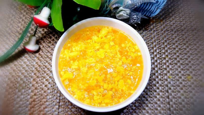 婴儿辅食食谱之:蛋黄小米南瓜粥,建议六个月以上的宝宝添加