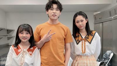 "天猫双十一狂欢夜"--葭希甜甜和隔壁老樊同台演唱《多想在平庸的...