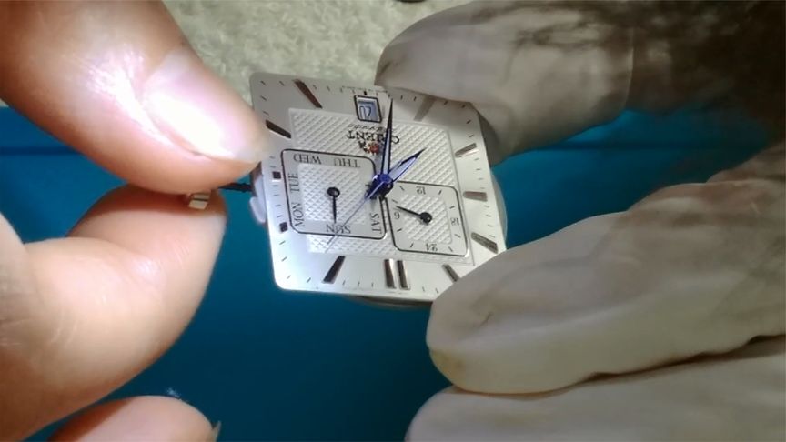 分享手表维修过程:双狮机械表机芯完美组装