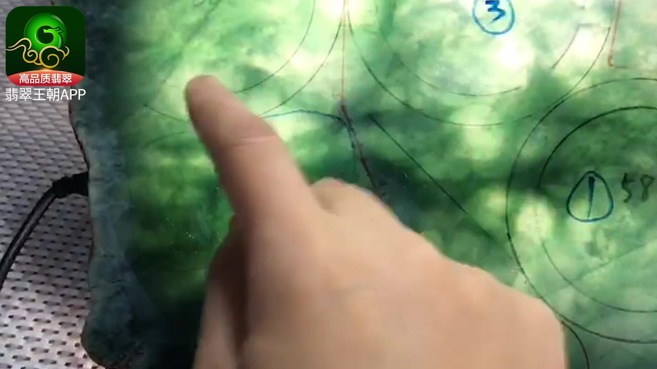 翡翠王朝翡翠原料鉴赏_冰种飘绿正圈手镯_翡翠王朝