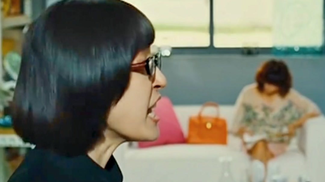 闺蜜安慰美女,出的主意一个比一个狠!