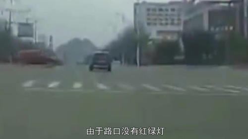 路口两车相撞,这样的情况到底是谁的责任