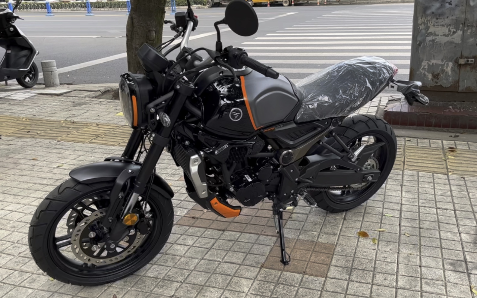 VOGE无极新300AC陨石灰