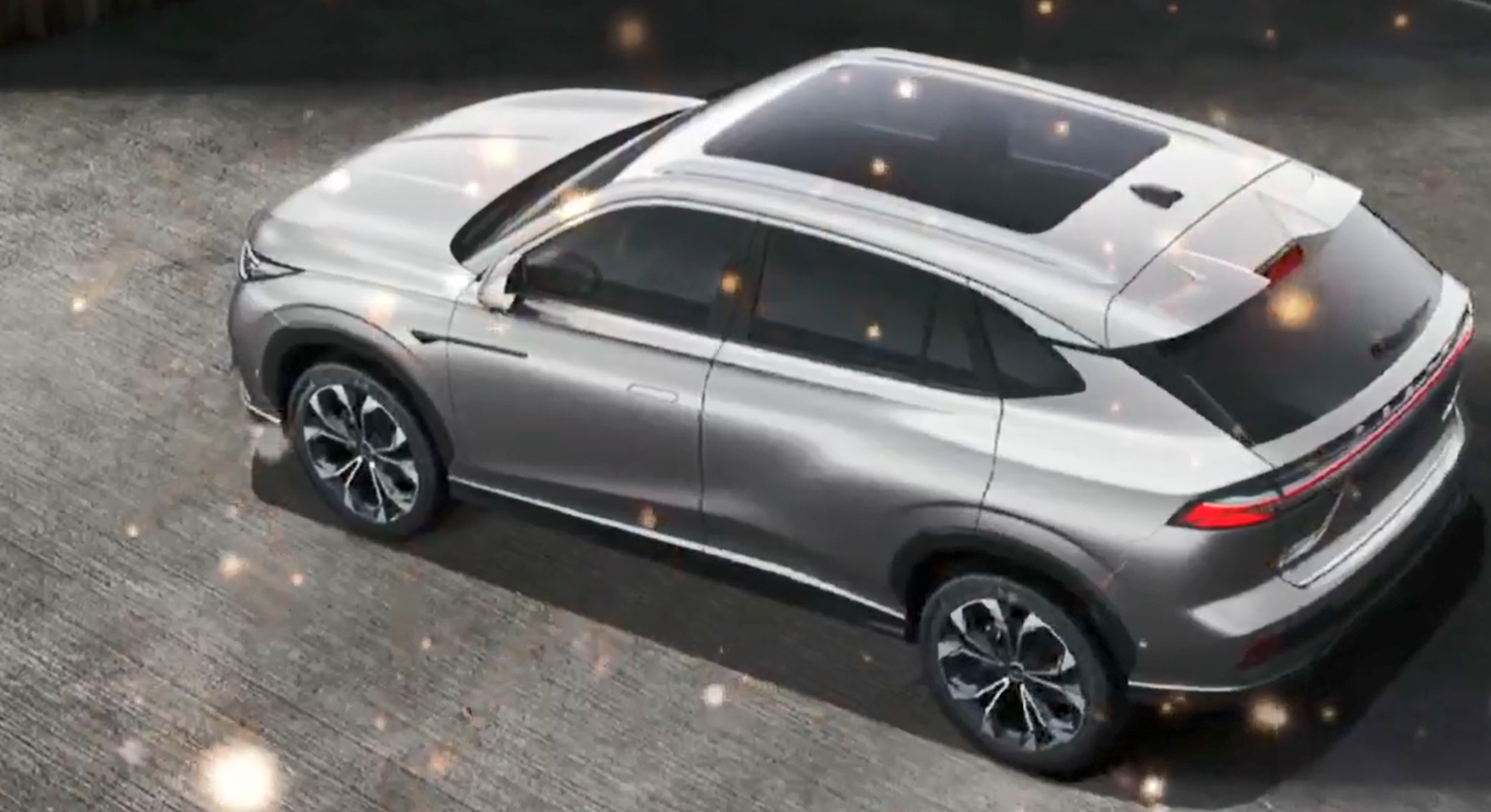 全新第三代荣威RX5 这车在阳光的照射下,金光闪闪的霸