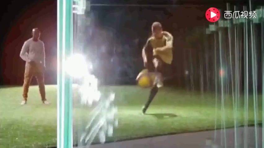 C罗光速射门,穿透力极强!