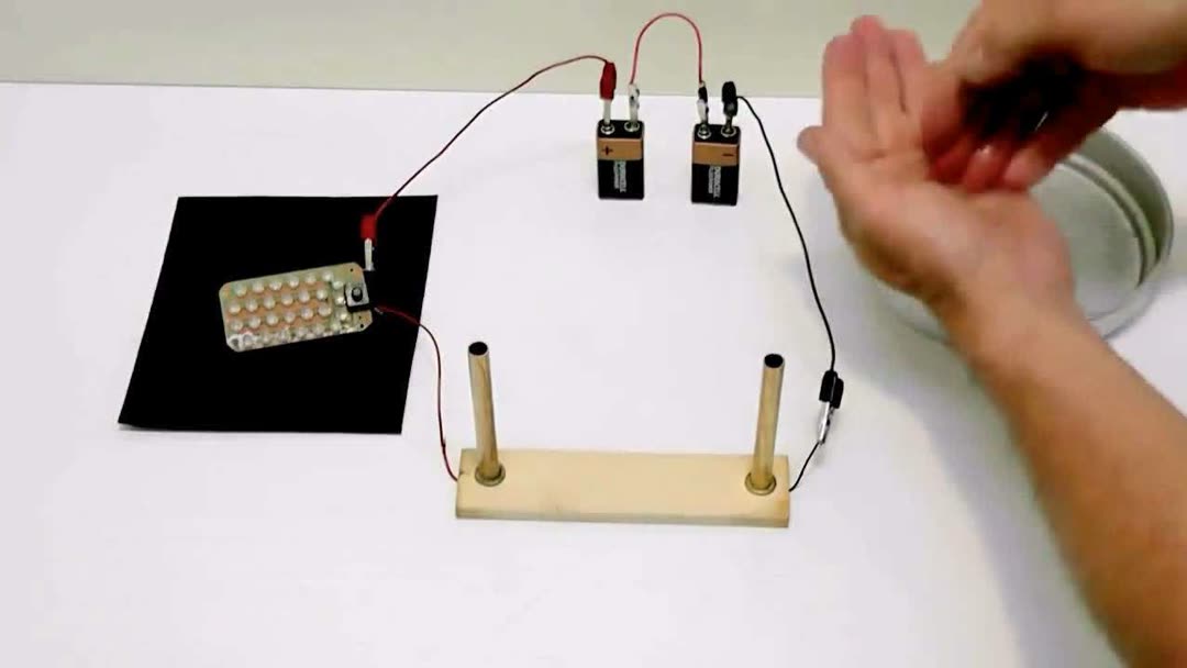 水能导电吗?让我们来实验一下,看看结果会如何?