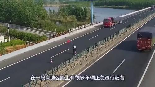 高速路工维修道路,却不知早已被死神盯上,监控记录生前5秒!