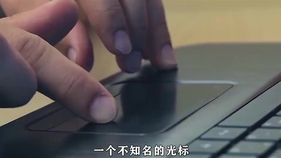 男子能将鼠标移到现实世界,可以随意操控万物 #谜之微笑##奇趣视频#