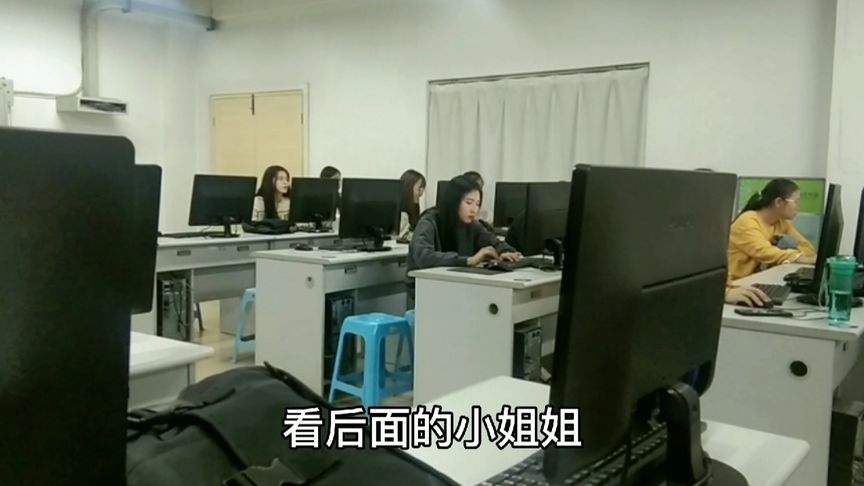 我们在上办公自动化的实训课,题认得我,而我不认识它,悲哀