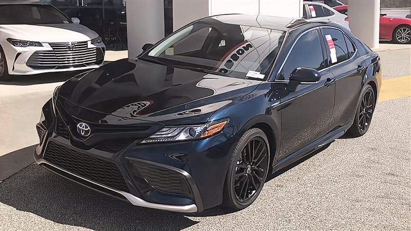 2021款丰田凯美瑞展示,还是混动的,有这颜值还想宝马3系吗?