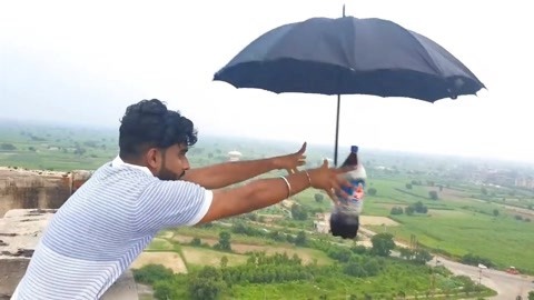 为什么雨伞不能当降落伞?“奇葩”老外亲自试验,结果一目了然