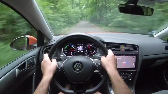 大众探歌雨天驾驶体验,下暴雨在车里感觉真舒服呐!