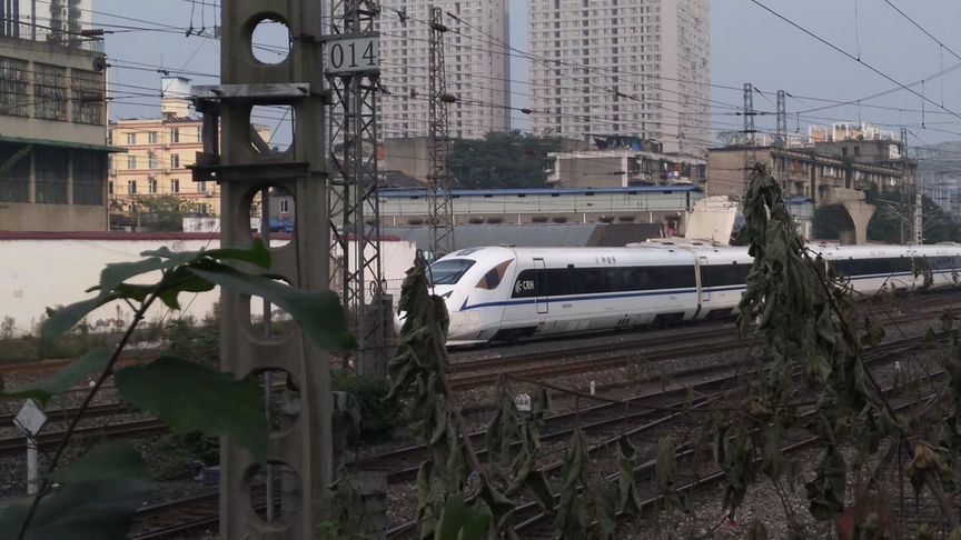 成都火车站,CRH3A型动车组成都站发车