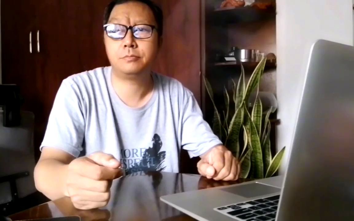 给笔记本电脑更换电池这招绝啦!竟在上面钻了个孔,完美修复