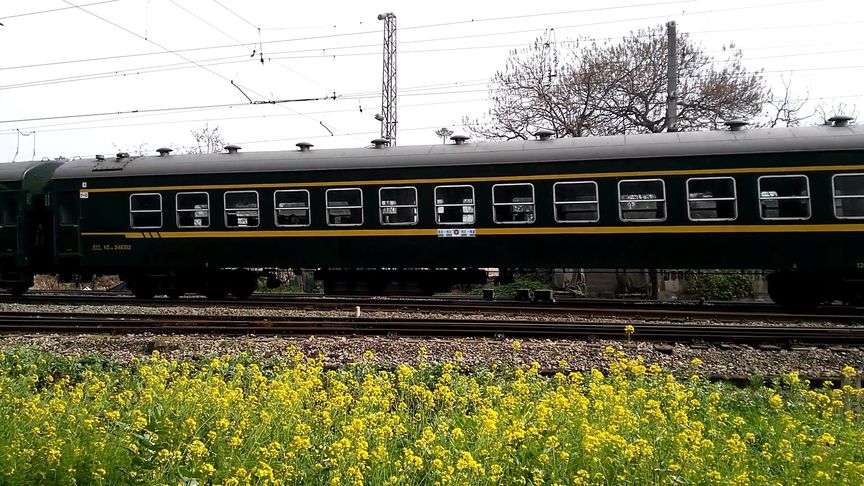 2018年3月 重庆——内江5612次列车运行在成渝铁路上