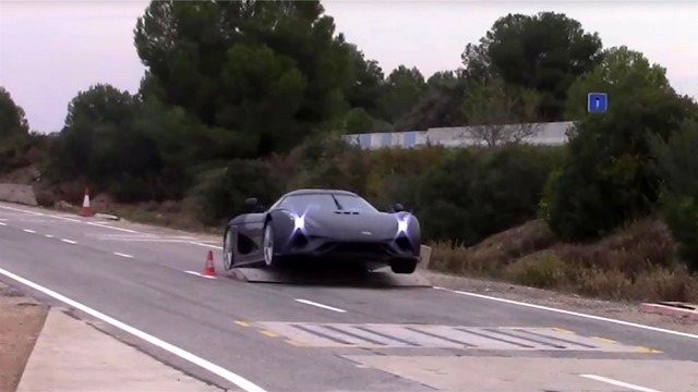 为什么超跑能卖这么贵?看完碰撞测试后,彻底明白了!