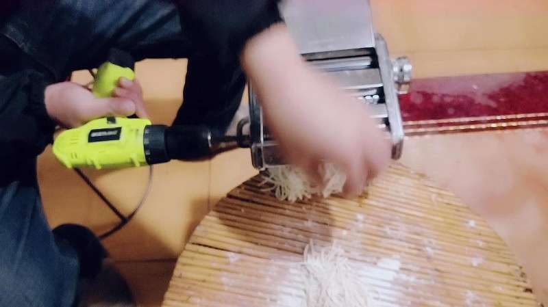家用小型压面机秒变电动,省时省力居家必备!