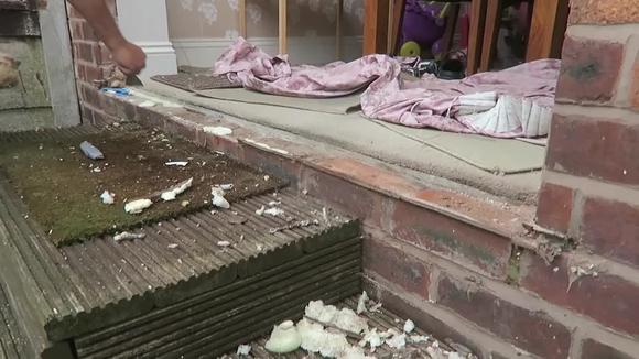 滑动门怎么安装?老外轻松搞定滑动门安装方法