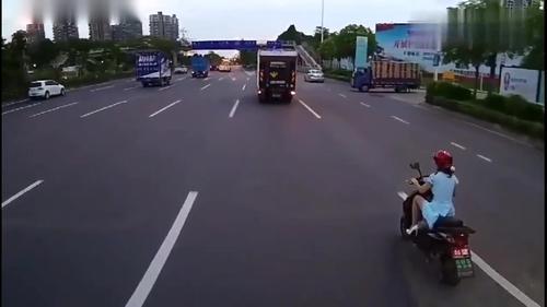 行车第一视角,带你见识下作死的电动车有多可怕!