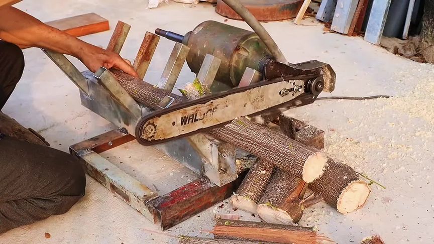 用破旧砂轮机改造的一款锯材神器,使用起来省时又省力