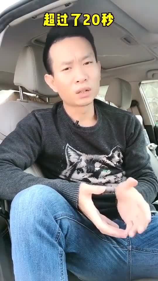 自动挡挂D挡踩刹车伤车吗?