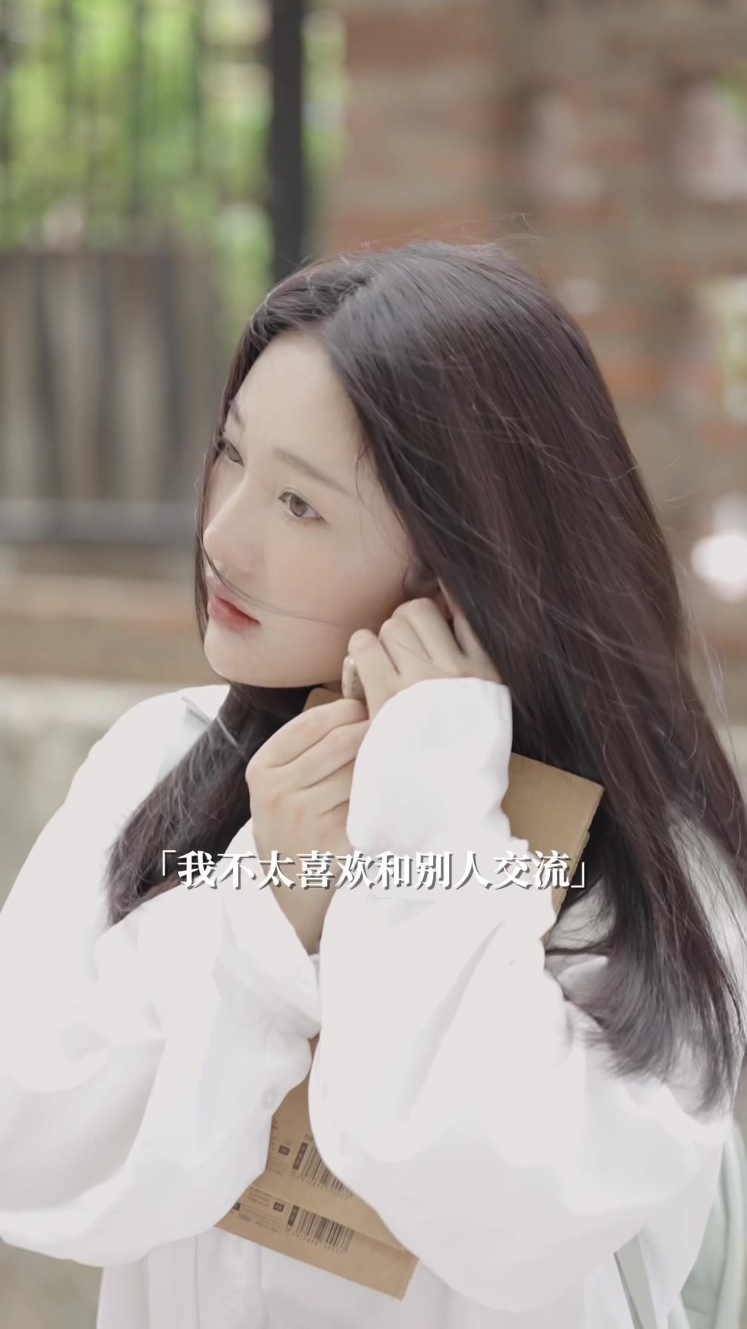 “后来,我用一生去回复你的每一条留言 你住进我的回忆,再也出不来 ”...