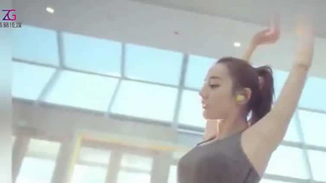 迪丽热巴自己建立了工作室,看到工作室的名字后,网友好姐妹