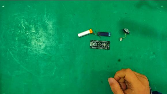 鼠标改造的电子小发明,鼠标滚轮尺的设计过程。1、材料准备
