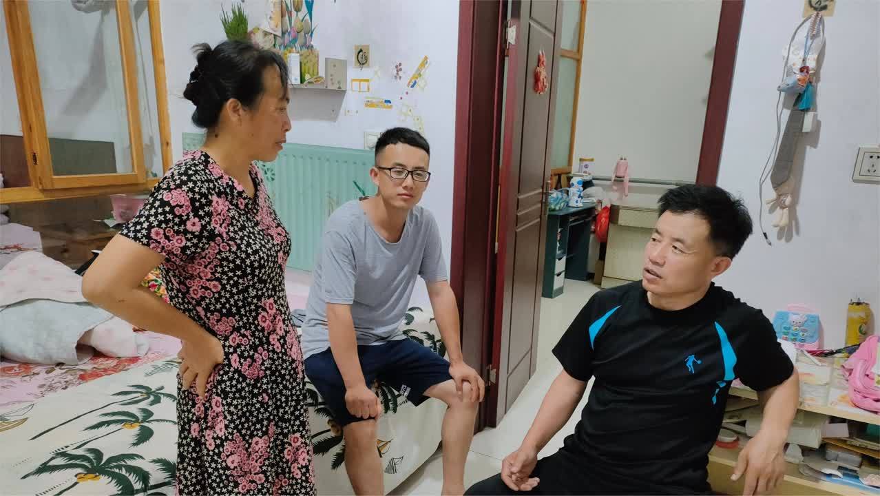 婆婆召开家庭会议,只允许老公和儿子参加,儿媳被孤立了,好难过