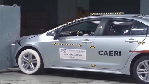 丰田雷凌碰撞测试,不撞不知道,这车真结实