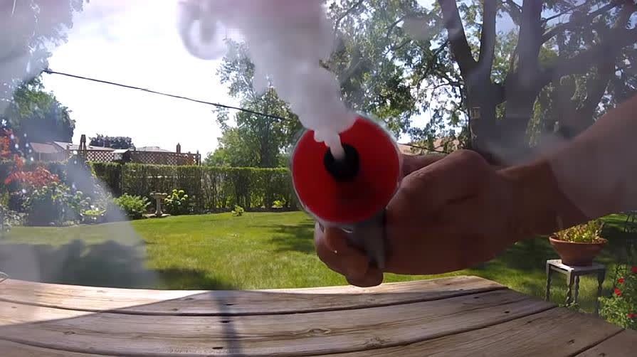 电子烟真的对人体没危害吗?老外用棉花模拟肺测试,看完你就知道