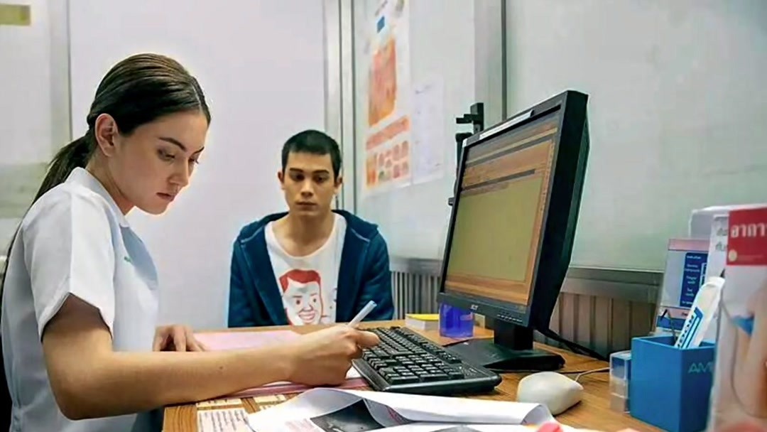 男子身上出现红疹,女医生却要检查他的隐私部位,弄的他尴尬不已