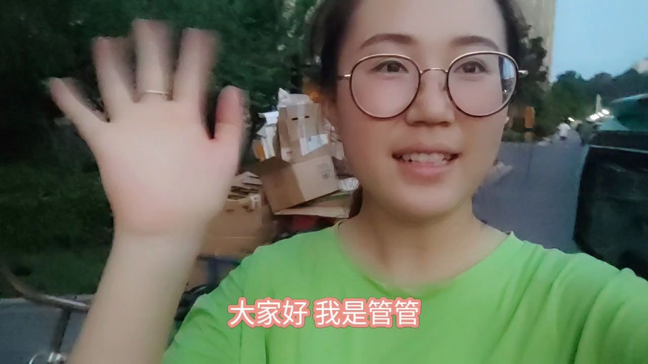 管管卖废纸箱啦~