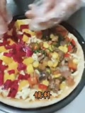 小姐姐自制披萨,光看着就很有食欲,做法超简单