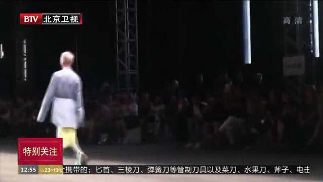 男模走秀跌倒身亡 观众一度以为是表演安排