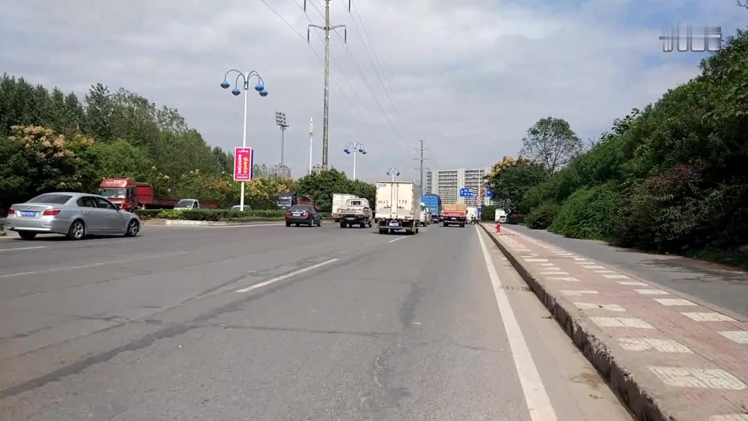 陈震评车萝卜报告2016行车记录仪对比奔驰c260l汽车试驾