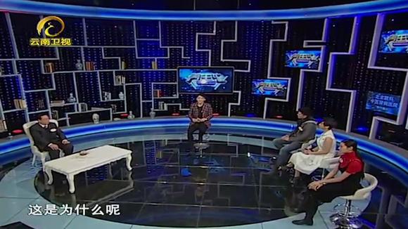 小男孩手指上缠着厚厚的绷带!他有着怎样的故事呢?