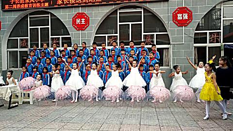2018.9.10日教师节国旗下展示 东风小学三(1)班