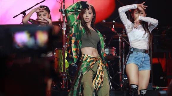 太好笑了!蔡依林《舞娘》MV“有人跌倒”?网友2天前才发现