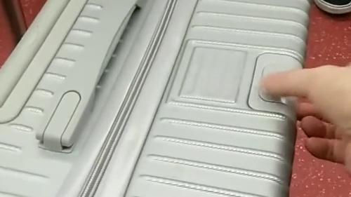 谁能告诉我行李箱这个隐藏功能是干嘛的,研究半天了,设计师的脑洞...