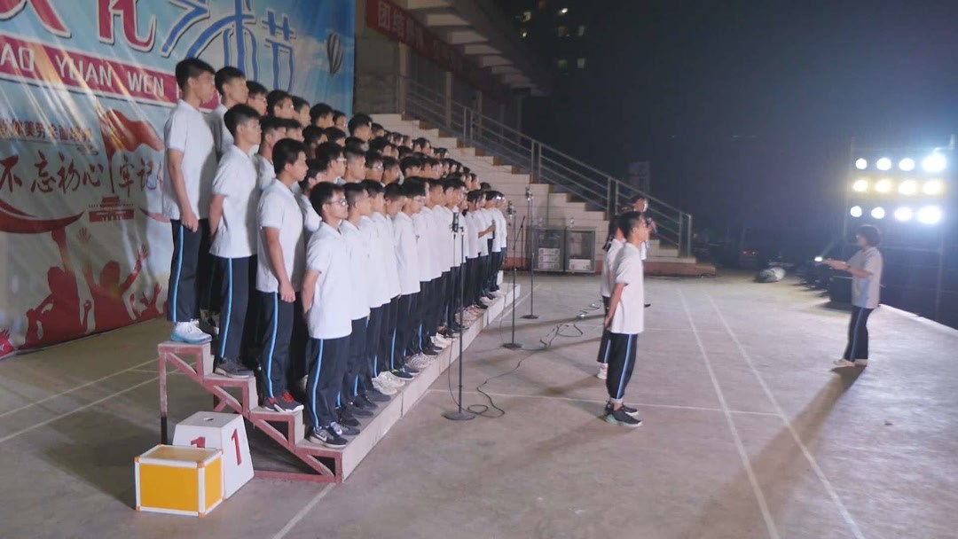 中学生班级合唱《凤凰花开的路口》