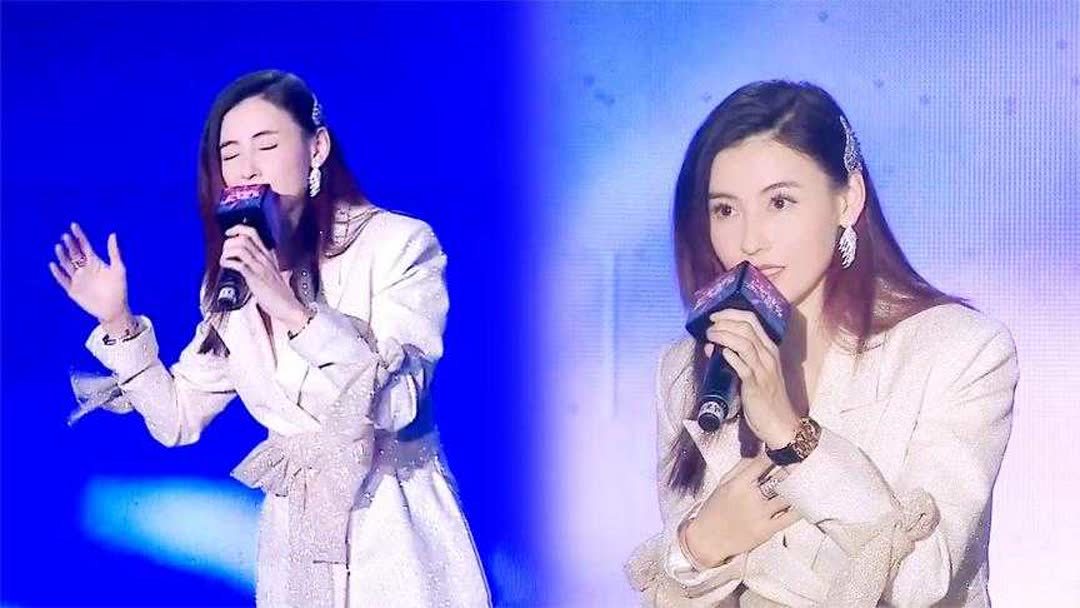 张柏芝接网红商演,唱歌“翻车”,嗓音嘶哑跑调还被夸敬业!