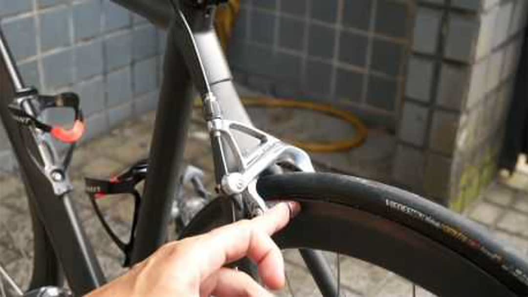 如何调整自行车的刹车