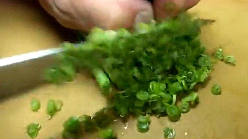 用全世界最快的刀切菜有多酸爽?看视频的时候眼睛别眨