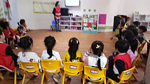 爱贝儿幼儿园大班礼仪《学会倾听》