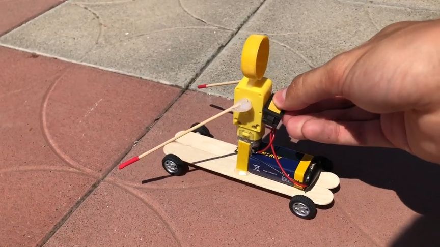一跳一跳的模型小车没玩过吧?做一个比想象中还要简单!