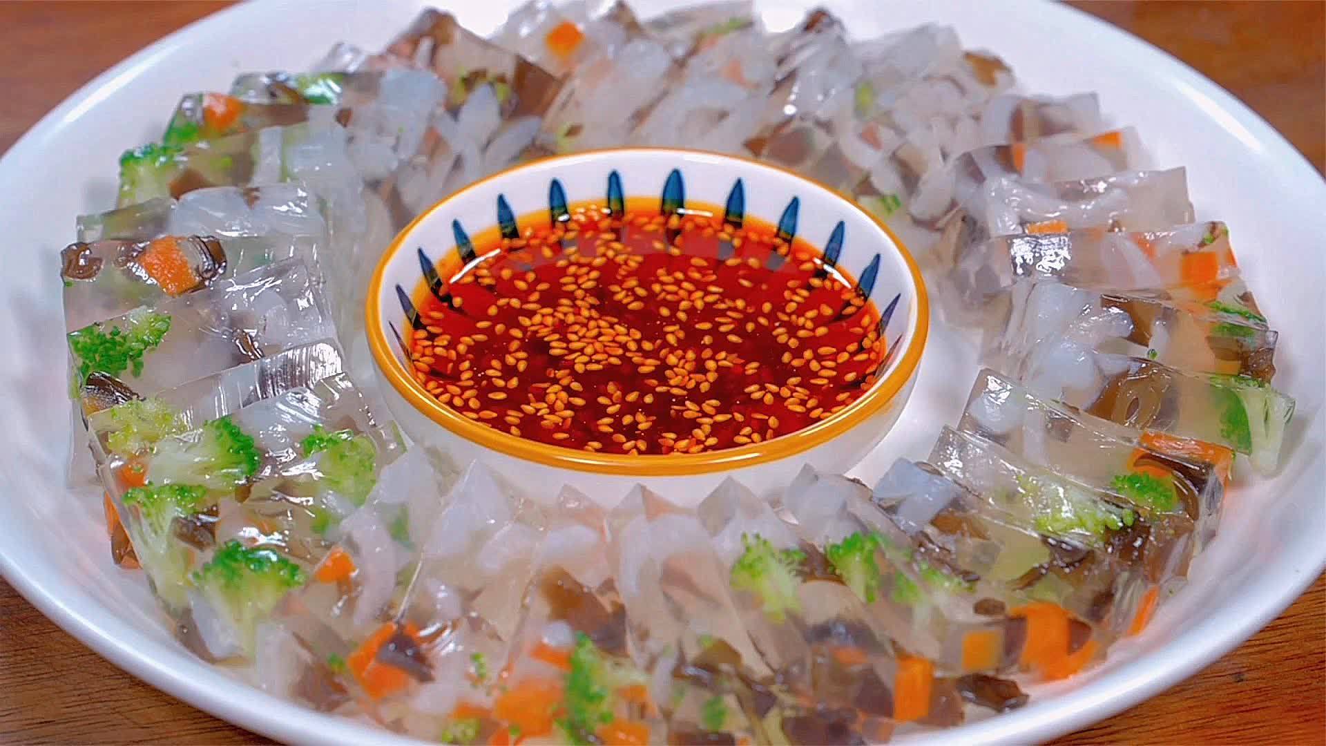 做猪皮冻时,用水熬是大错,教你几招,晶莹剔透有韧性,没猪骚味