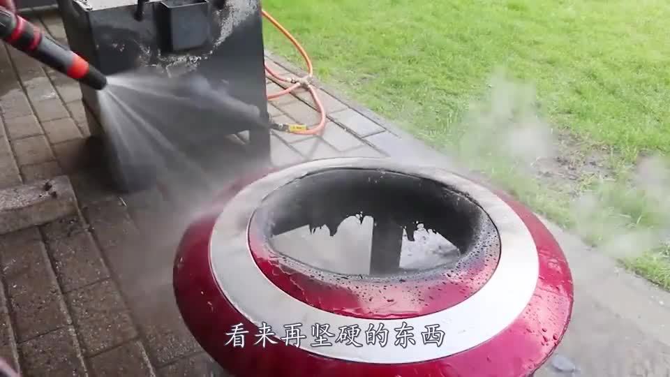 防爆盾牌究竟有多坚硬?老外作死一试,结果彻底服了!